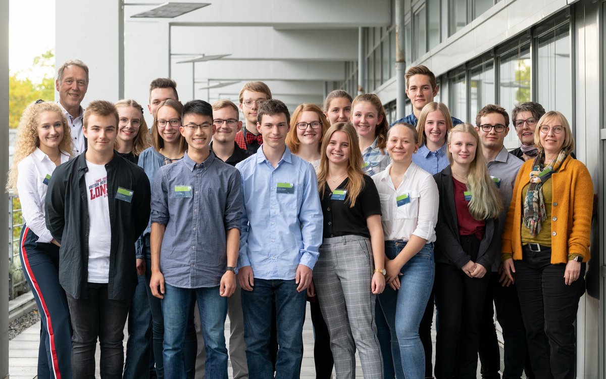 Gewässeruntersuchung, Elektromotoren und Akzeptanz von Robotern in ...